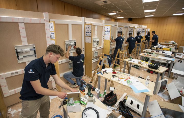 FENIE, junto con los patrocinadores del concurso de jóvenes ...